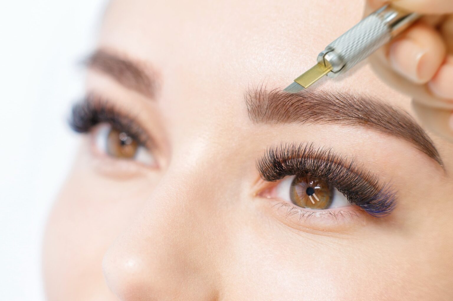 Combinação de Técnicas: Microblading + Shadow = Híbrida